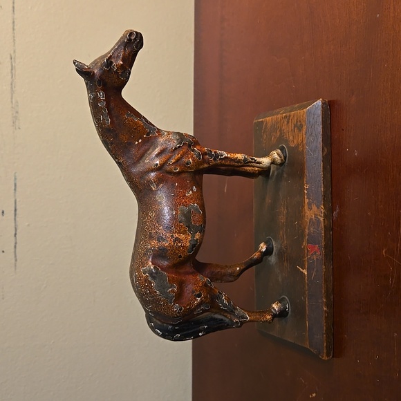 Hubley | Accents | Hubley Cast Iron Chippy Paint Horse Statue Doorstop ...